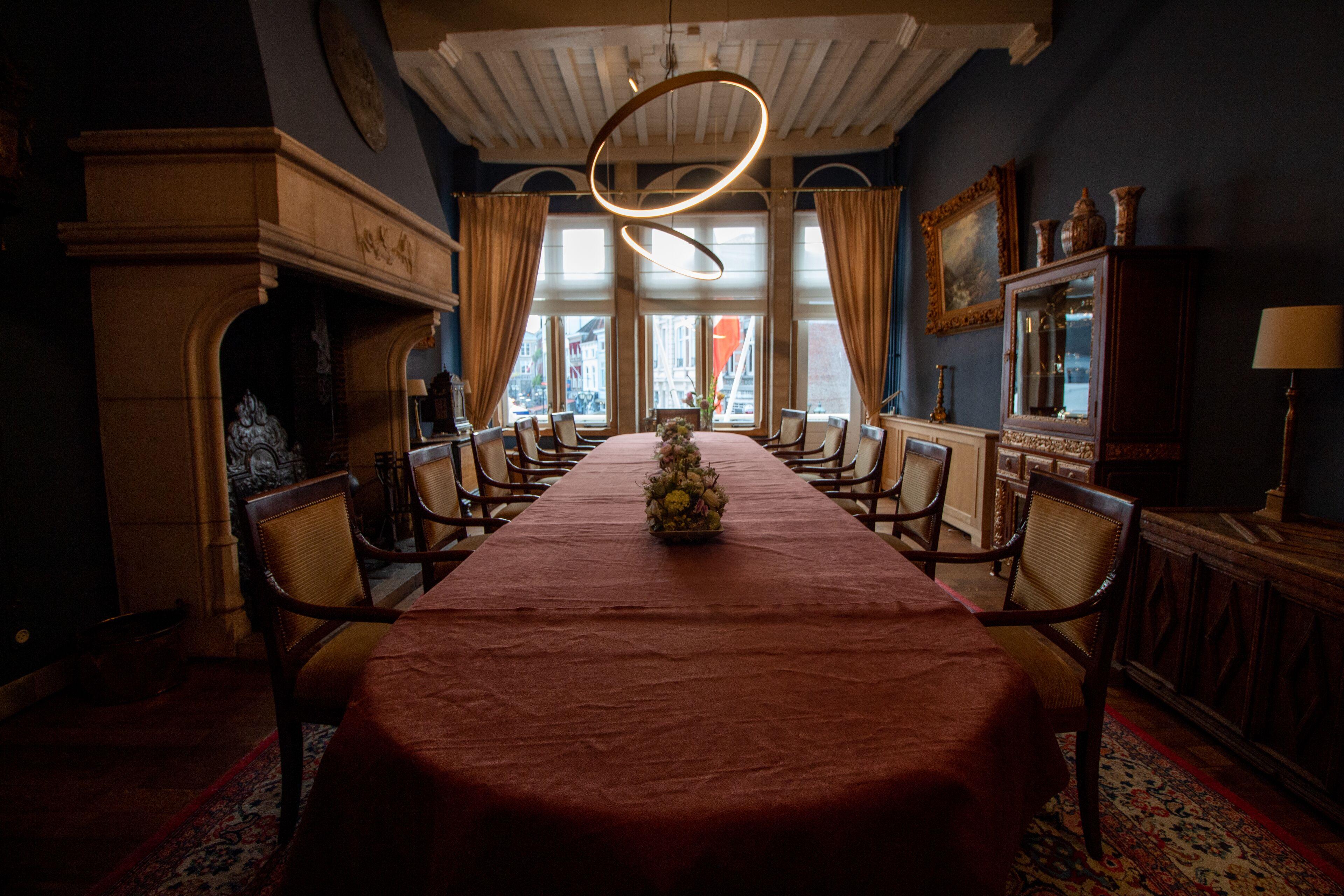 Hotel Grand Hotel En Residence De Draak Bergen op Zoom, Nederland ...
